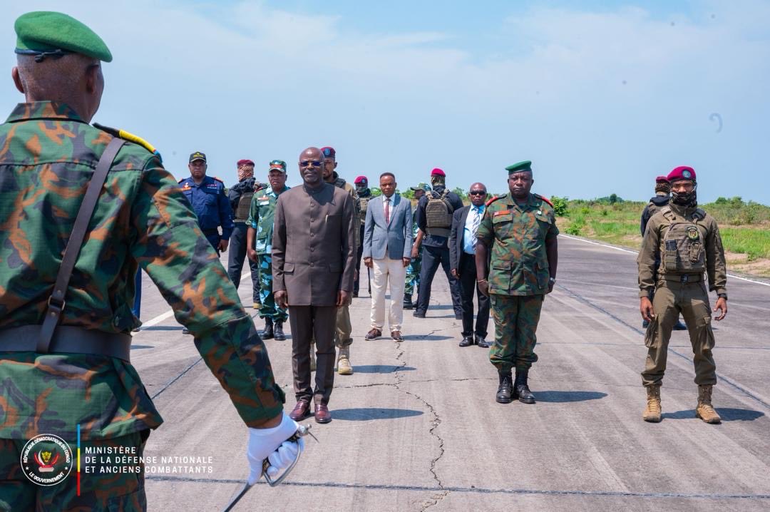 RDC:Guy Kabombo en mission d’inspection au centre d’instruction ...